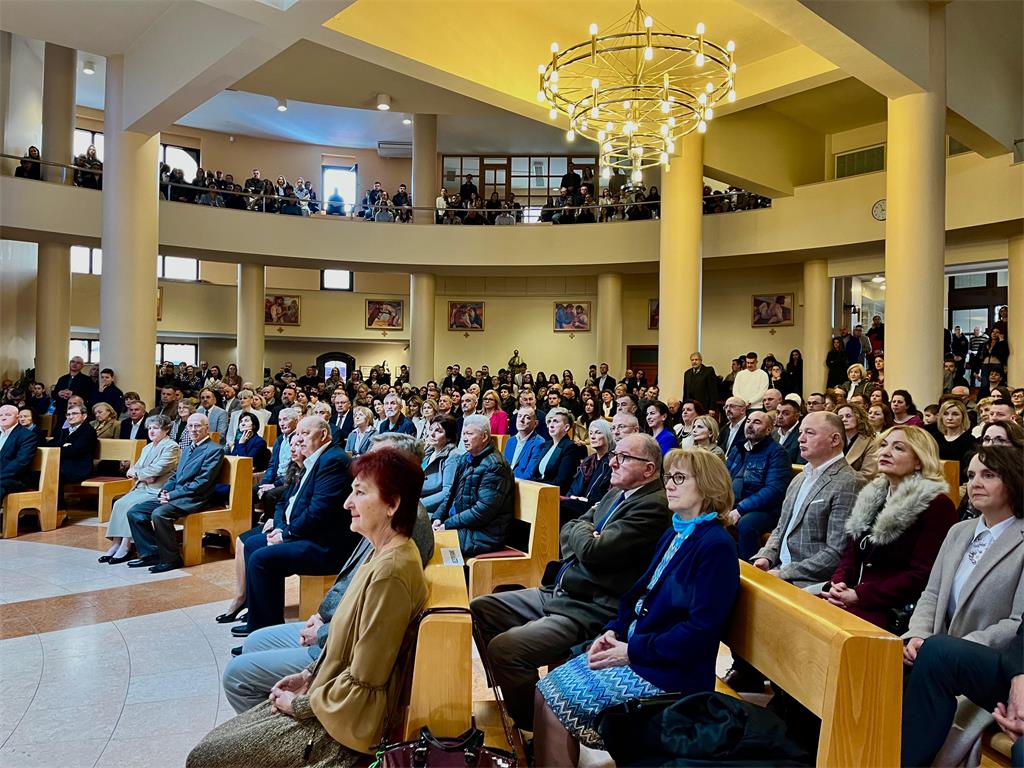 Zagrebačka nadbiskupija - Obnova bračnih zavjeta u Župi Svih svetih u ...